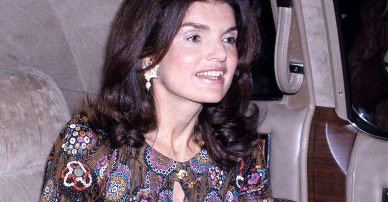 30 Jackie O.'s Most Iconic Style Moments (With Pics) - Kate Knows