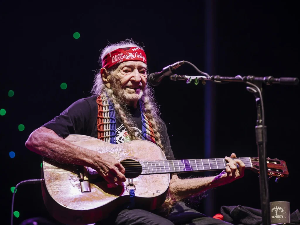 27 Singers from the ’70s Who Are Still Performing Today - Kate Knows