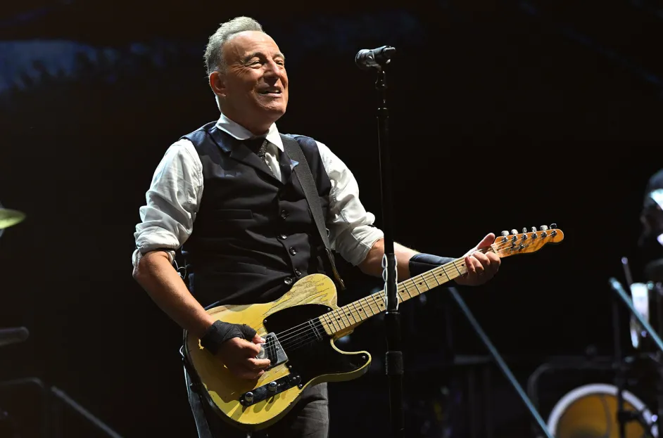 27 Singers from the ’70s Who Are Still Performing Today - Kate Knows