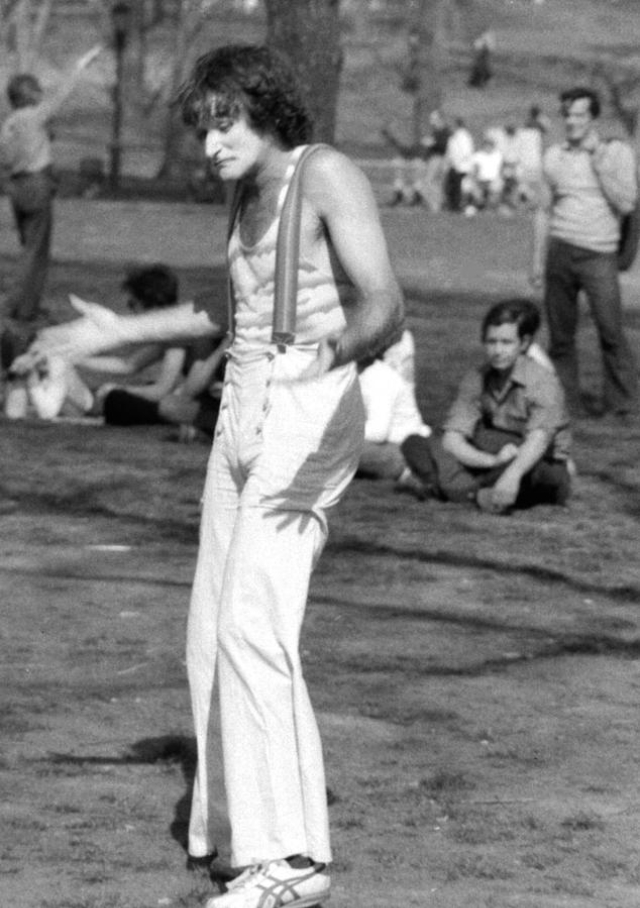 30 Robin Williams' Photos from His Early Days - Kate Knows