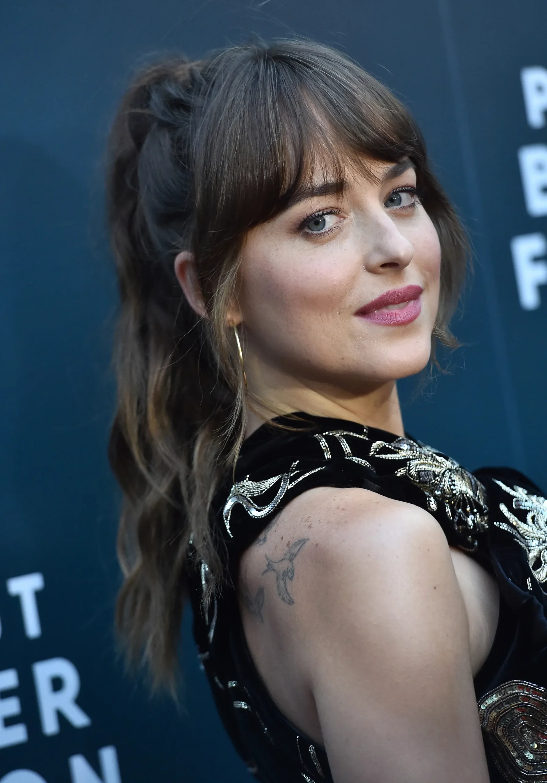 30 Hairstyles that work great with bangs - Kate Knows
