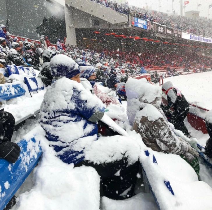 30 Funny Snow Photos That Prove Winter Has a Sense of Humor - Kate Knows