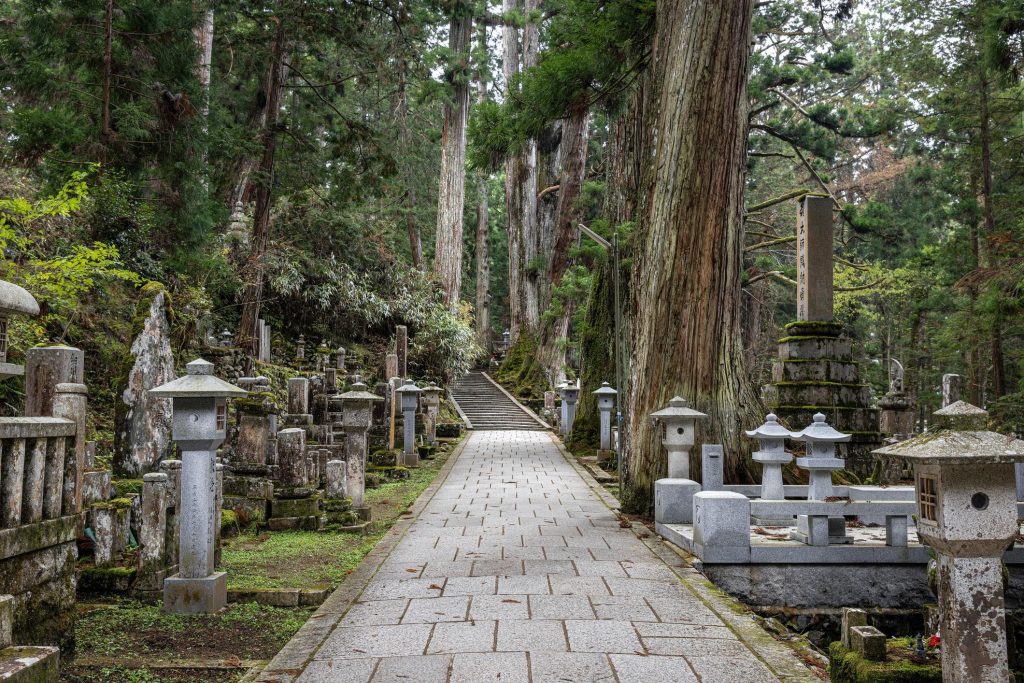 30 Crazy And Common Superstitions From The Past - Kate Knows